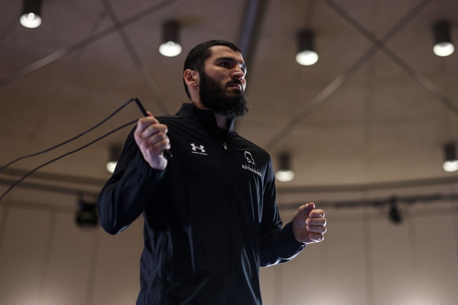 «Решил побегать с таким видом». Артур Бетербиев показал тренировку в ...