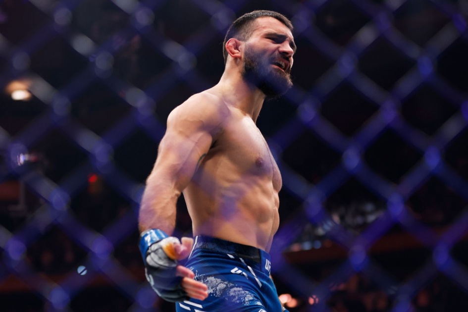 Бенуа Сен-Дени показал, как укрепляет шею в преддверии боя с Дэном ...