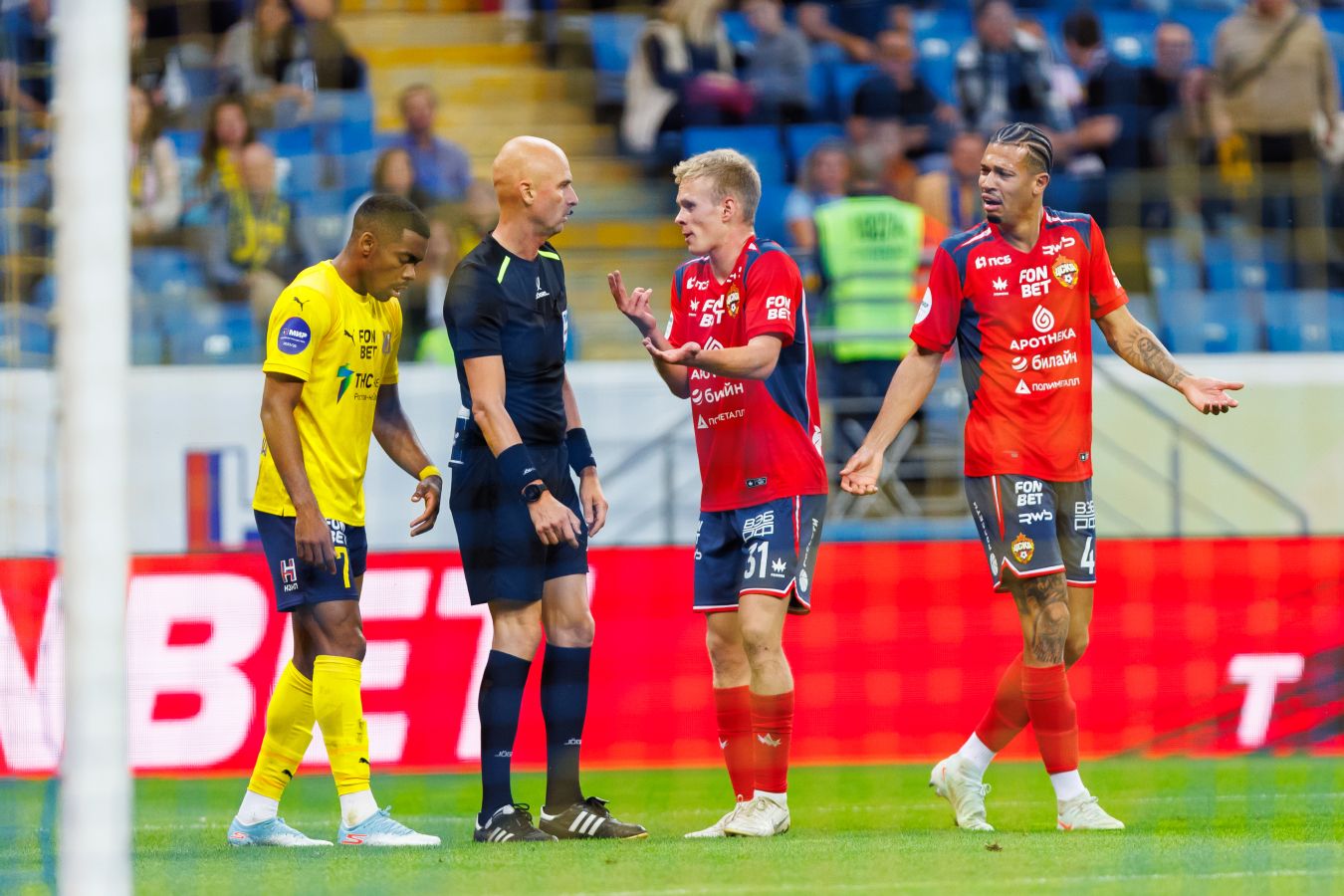 РПЛ, таблица ошибок судей после восьми туров, против каких команд ...