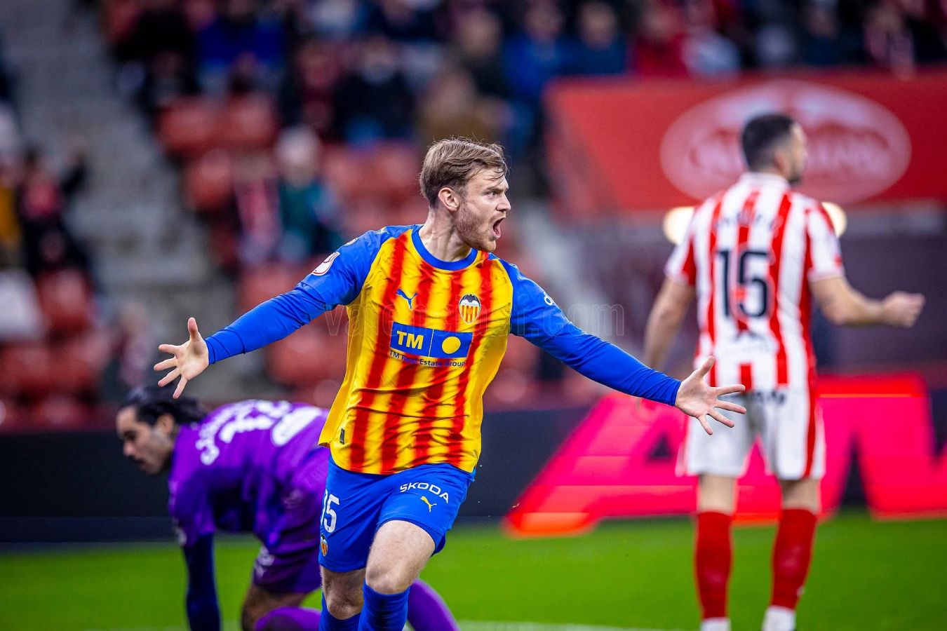 Спортинг Хихон — Валенсия, результат матча 16 декабря 2025, счет 0:2, 1 ...