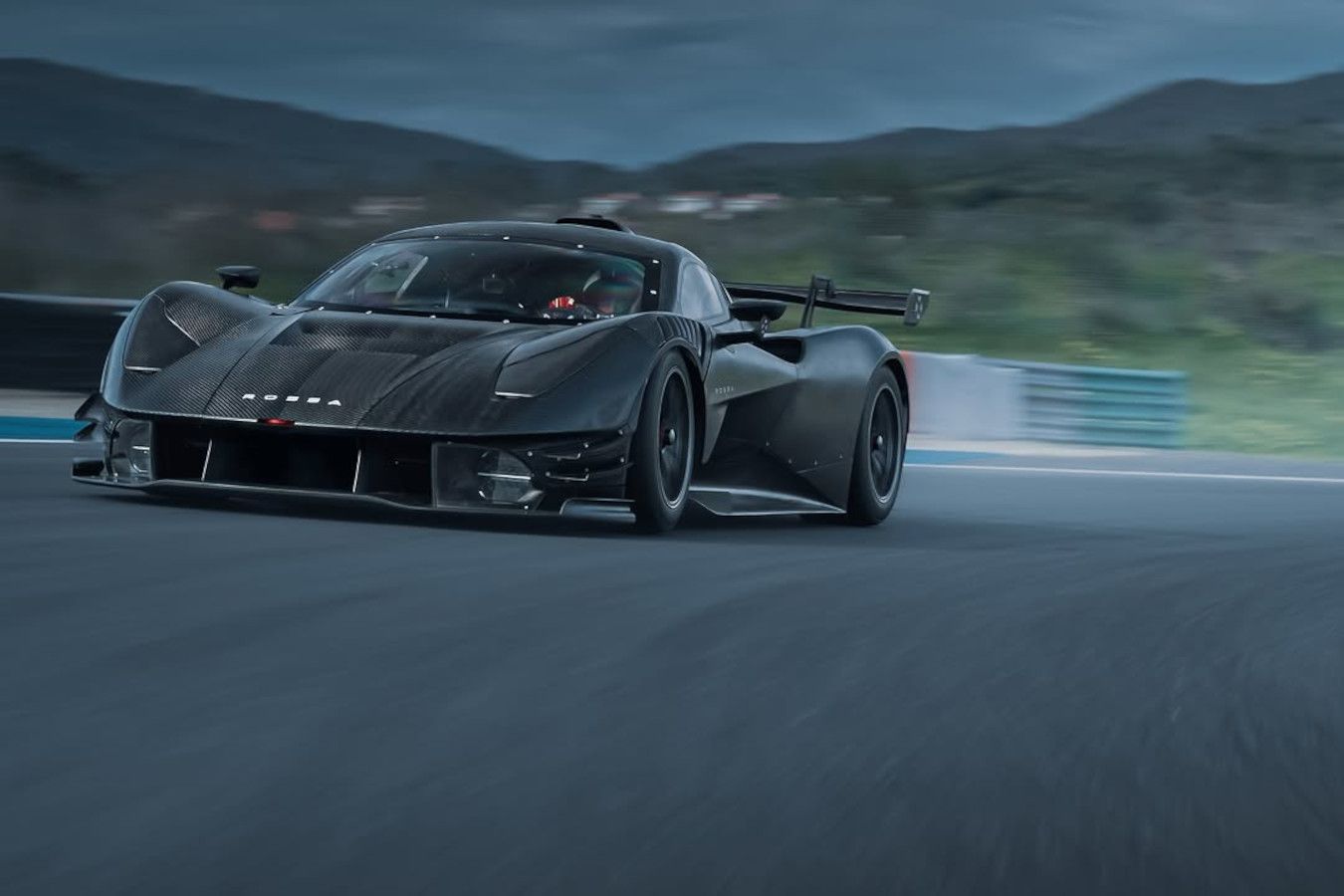 Создатель российского суперкара рассказал, в чём Rossa превосходит ...