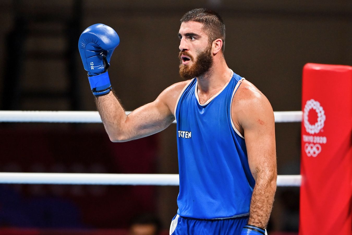 Российский тяжеловес Мурад Алиев впечатлил Леннокса Льюиса своей яркой ...