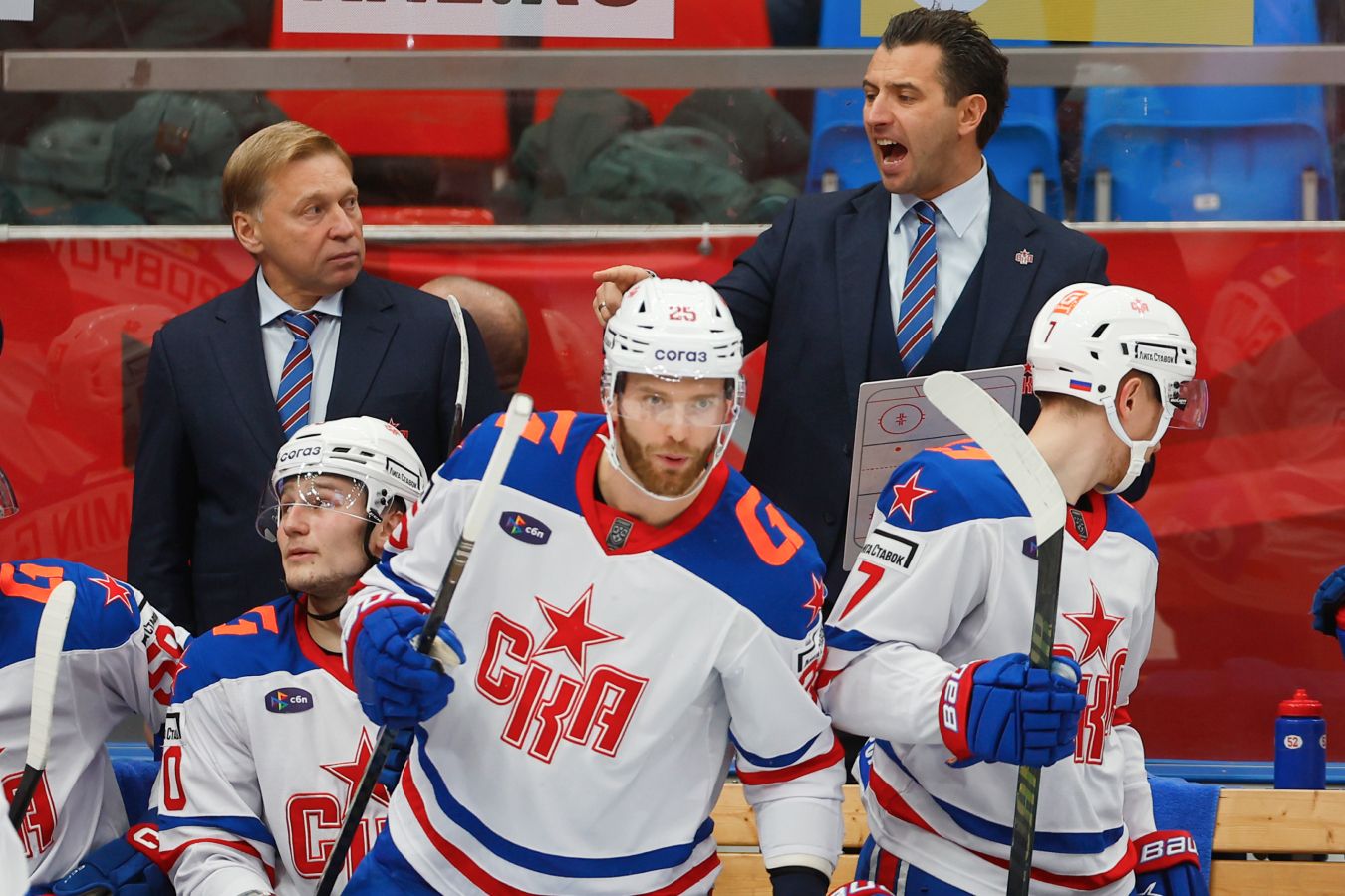 Скандал с болельщиками в матче КХЛ Спартак — СКА, кричалка фанатов москвичей СКА — позор ...