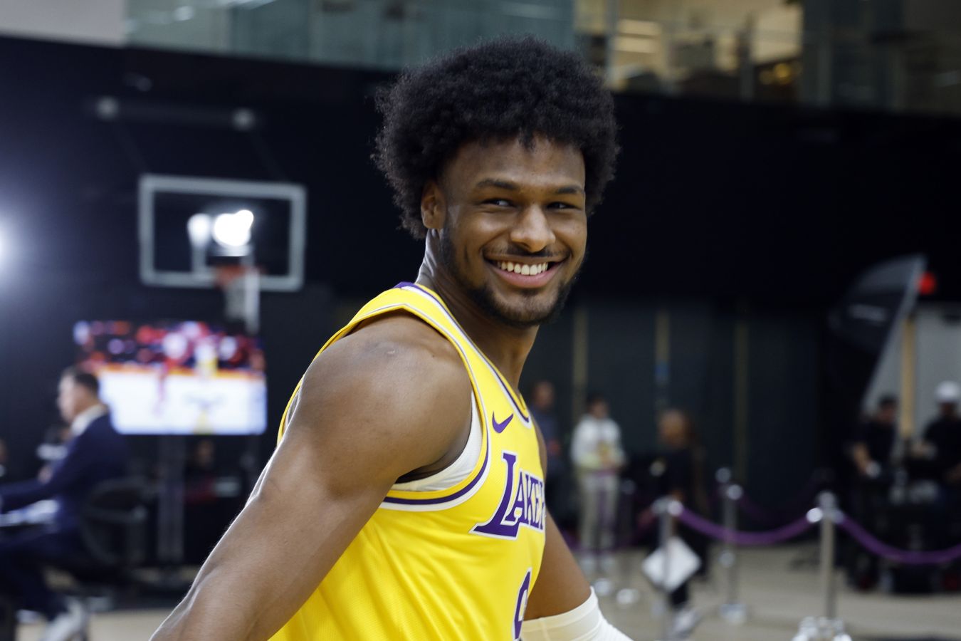 Бронни вышел на площадку за семь секунд до конца матча под бурные ...